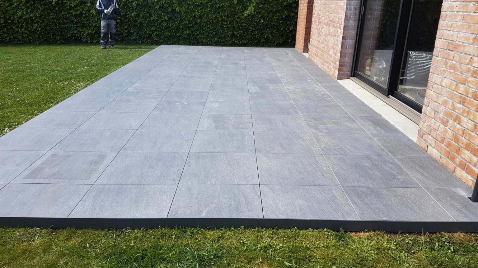 La terrasse en pierre bleue, un intemporelle et une durabilité.